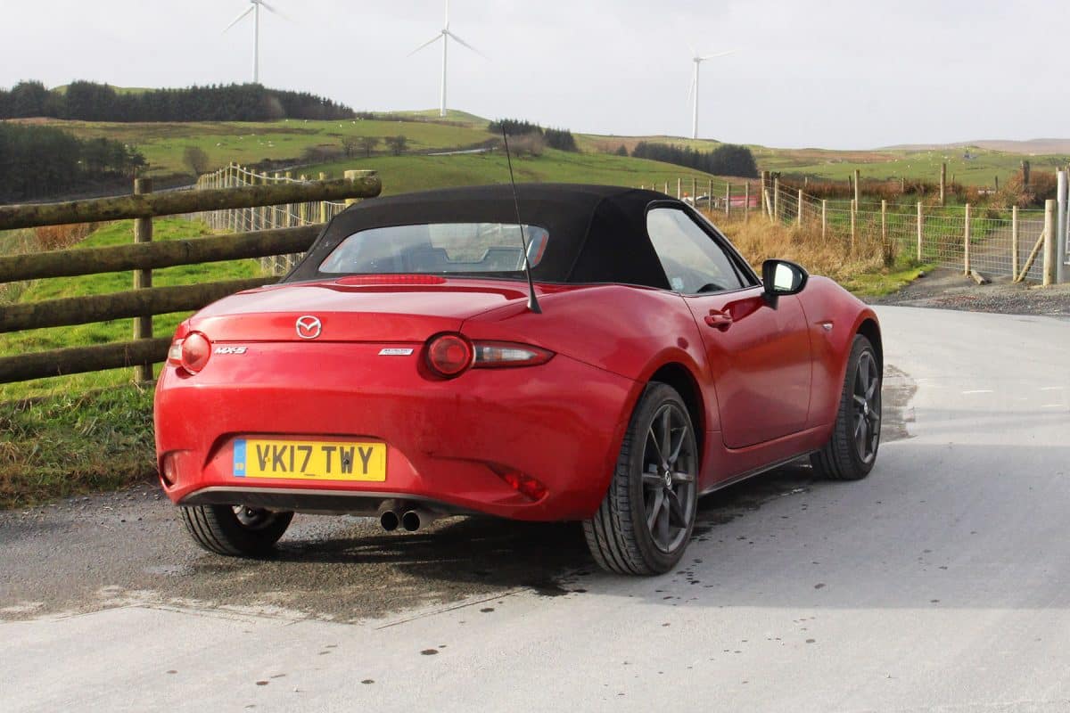 Mazda MX-5 vs Fiat 124 Spider | Comparison test 2018 | The Car Expert