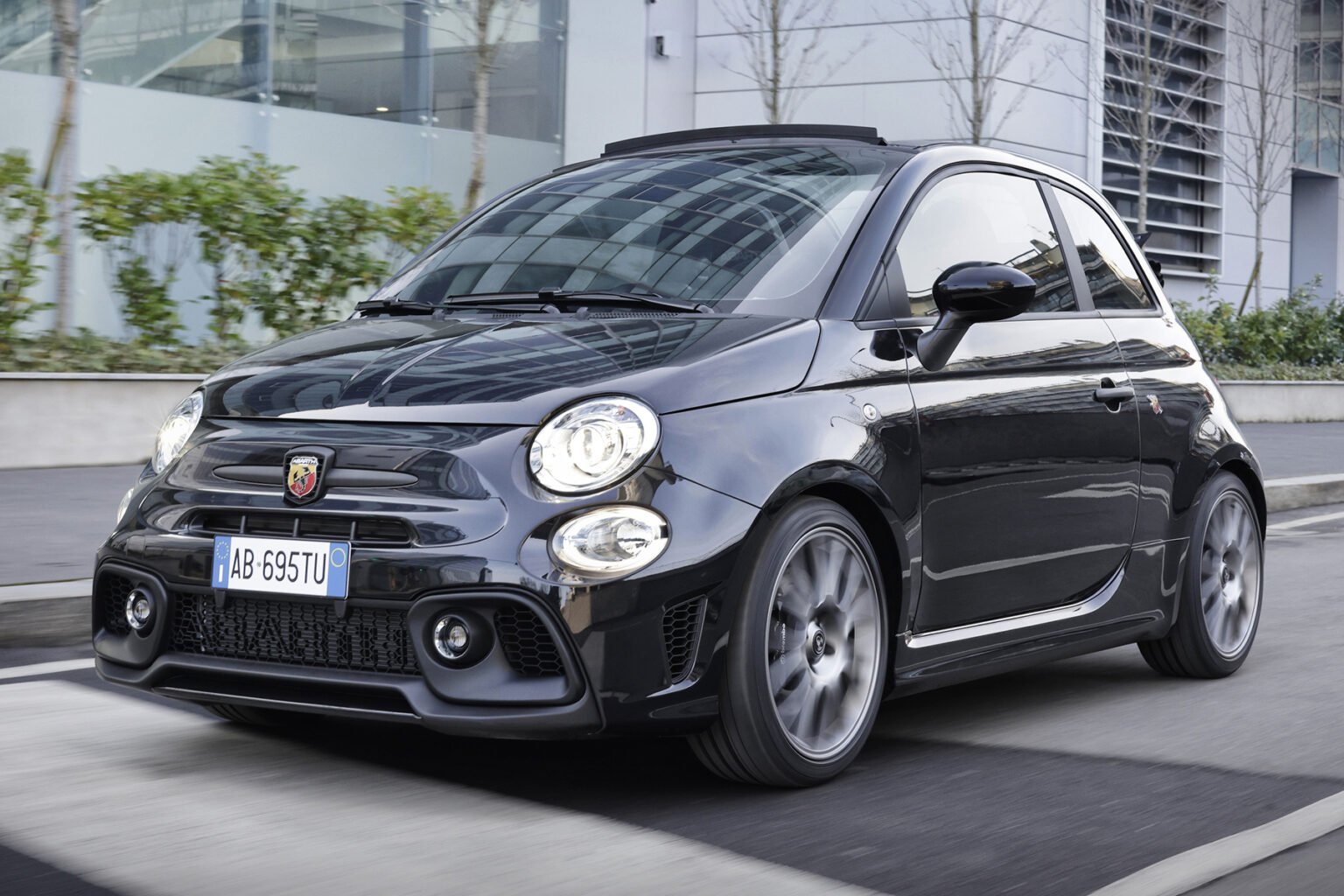 Abarth tweaks hot hatch ranges for 2022 | The Car Expert